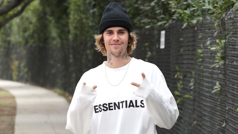 Justin Bieber sorprende con el lanzamiento de "SWAG", su séptimo álbum tras cuatro años de silencio